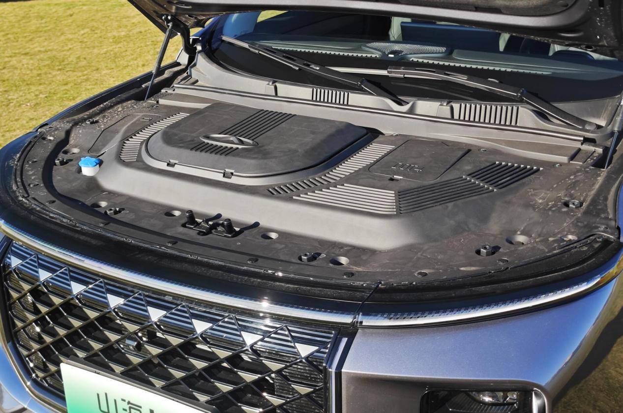 捷途山海品牌发布，家用大7座插混SUV山海L9售价16.69万起