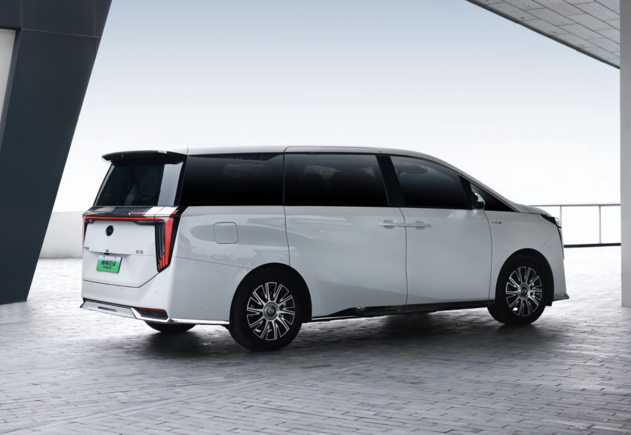 宜商又宜家的插混MPV，广汽传祺E9起售价不到33万，推荐PRO版车型