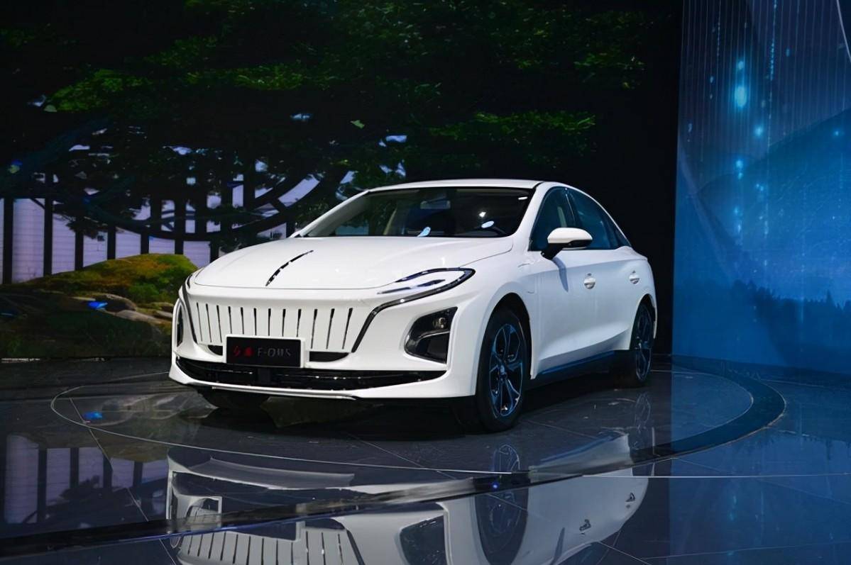 越级体验，回本利器，红旗E-QM5才是高端出行首选？