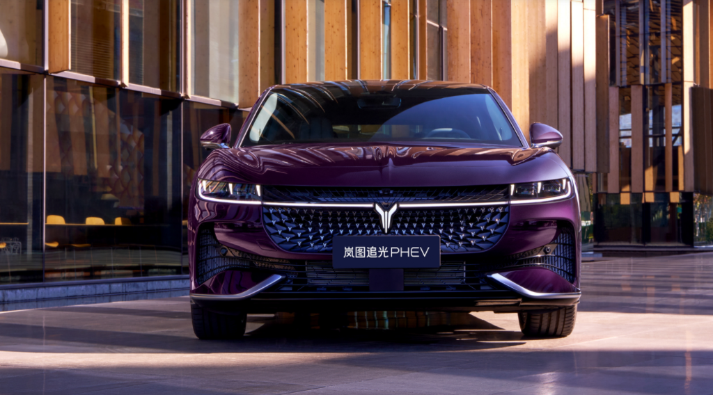 比BBA同级车型便宜15万，岚图追光PHEV能否虎口夺食？