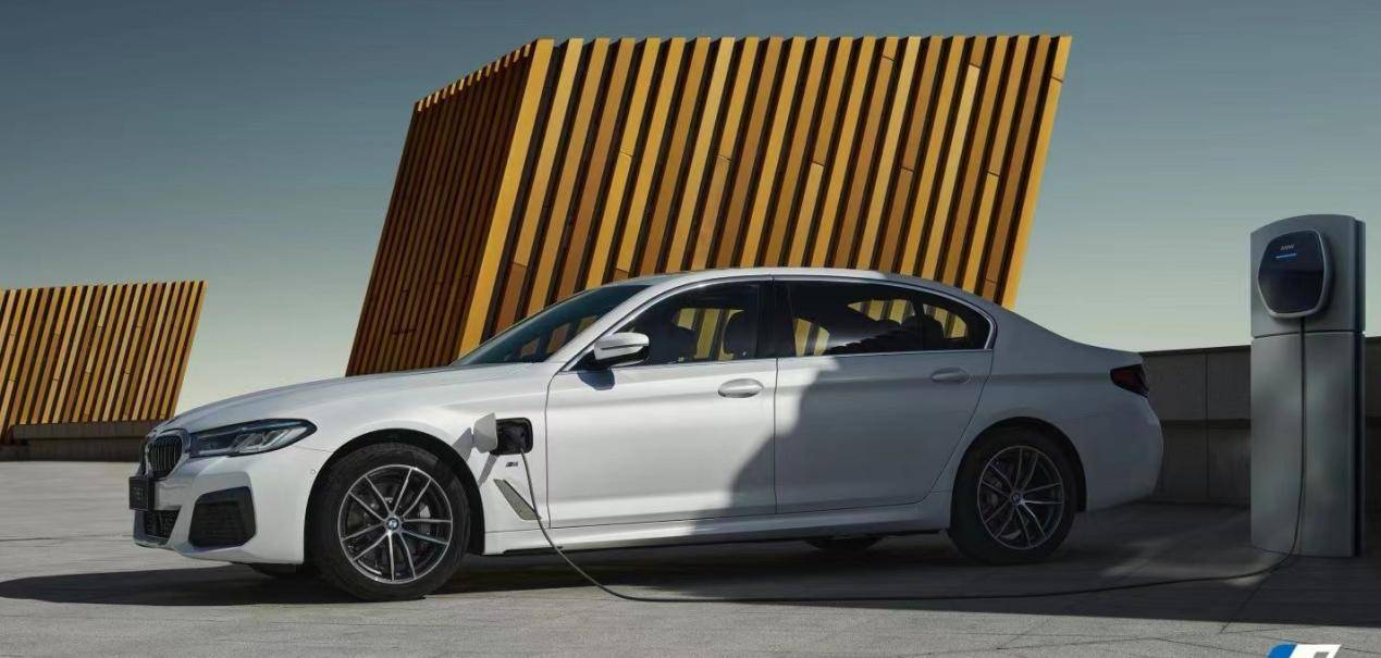 比BBA同级车型便宜15万，岚图追光PHEV能否虎口夺食？