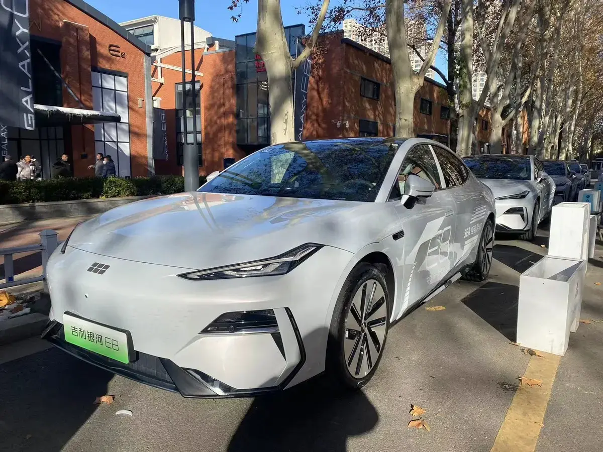 起售不足19万？800V超充+8295芯片，吉利最美银河亮相！