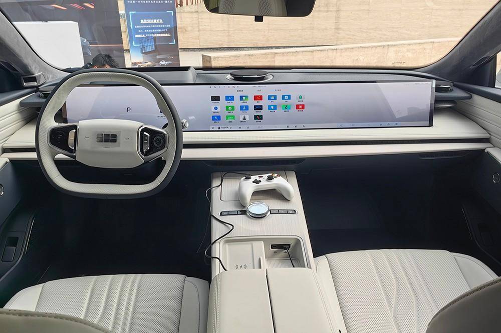 实拍吉利银河E8：45英寸8K屏是最大亮点？这些细节建议别错过