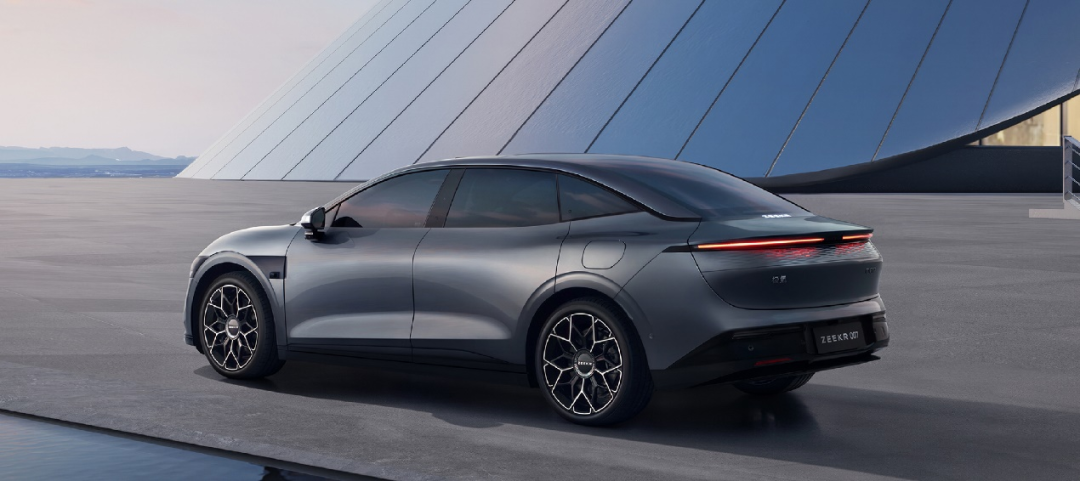 极氪亲民版MPV来袭！007同款大灯配侧滑门 价格会低于30万？