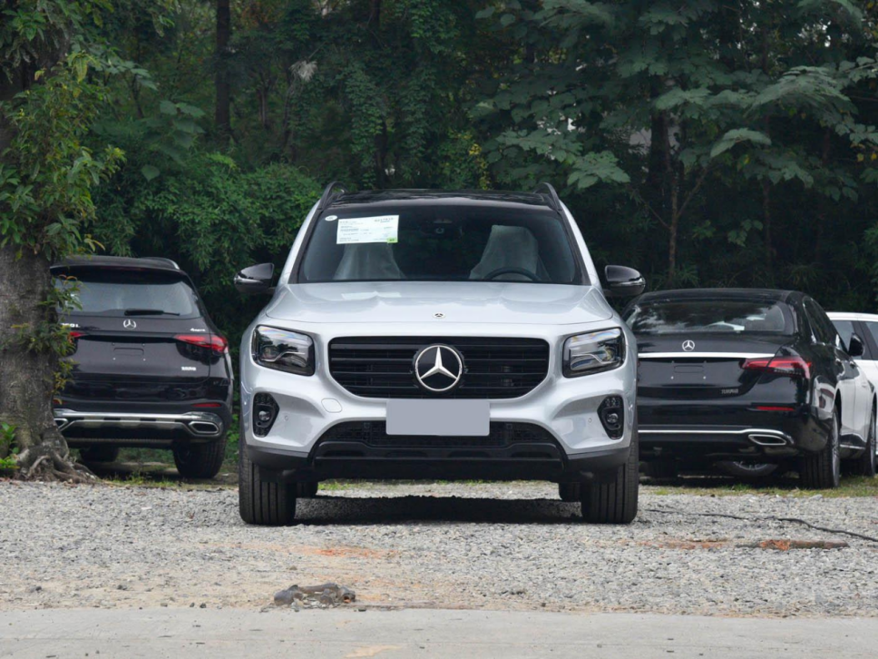 豪华紧凑型SUV谁更强？奔驰GLB对比宝马X1和奥迪Q3