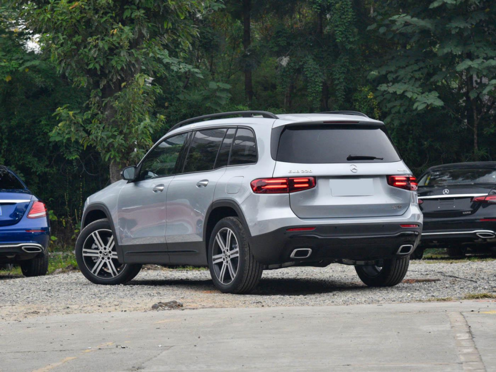 豪华紧凑型SUV谁更强？奔驰GLB对比宝马X1和奥迪Q3