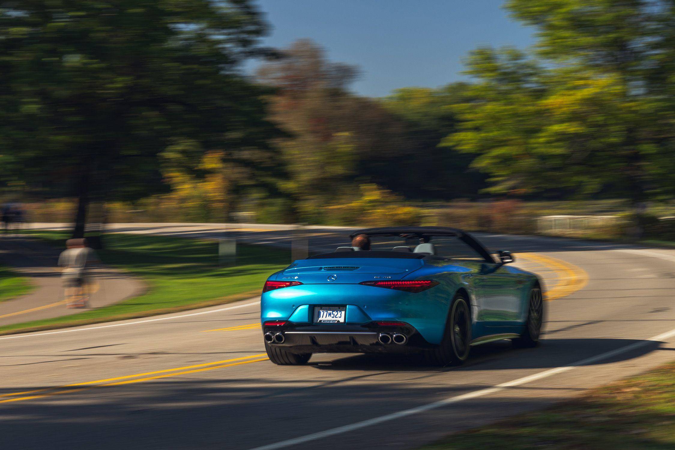 试驾2023款奔驰AMG SL43：矛盾综合体