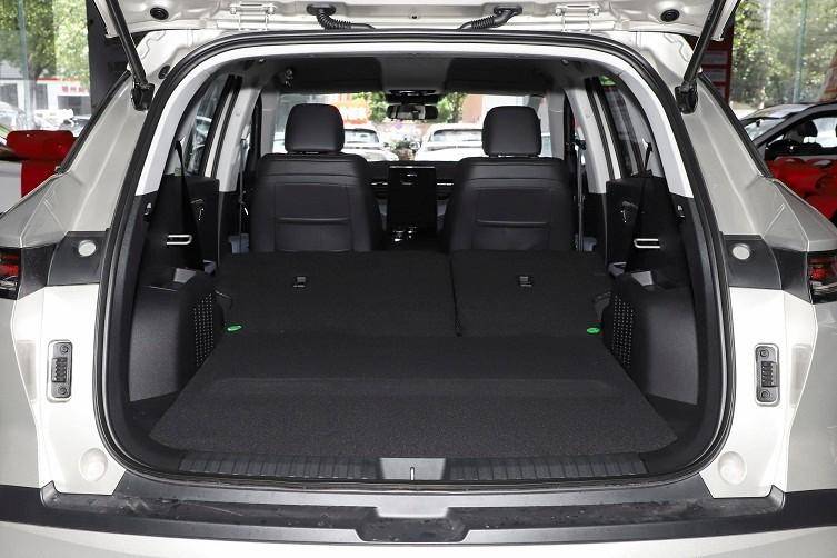 8155加持，2.0T的SUV最高不到15万，奔腾T90能否年前收割一波？