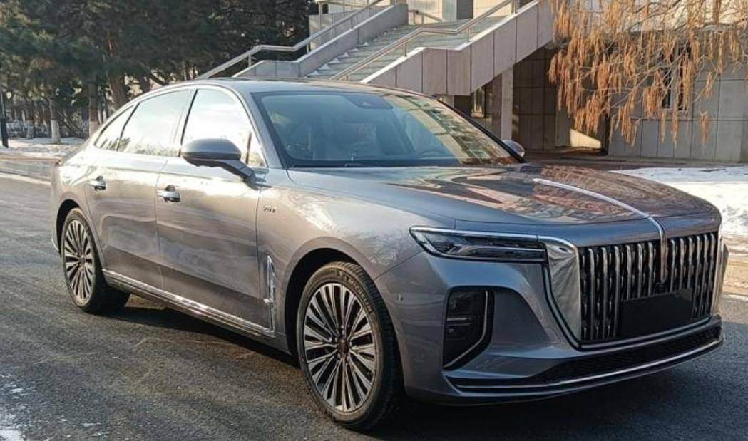 新款红旗H9实车曝光，外观霸气内饰豪华，提供多种动力可选