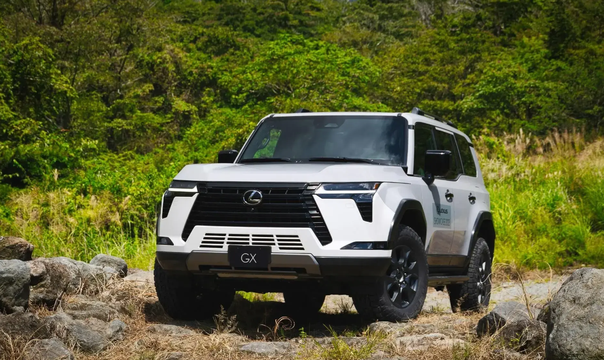 雷克萨斯亲民了吗？全新GX车型77.8万起，全系2.4T混动略显不足