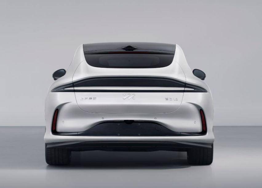 智几L6内饰谍照曝光，堪称轿车版LS6，依旧配半辐式方向盘