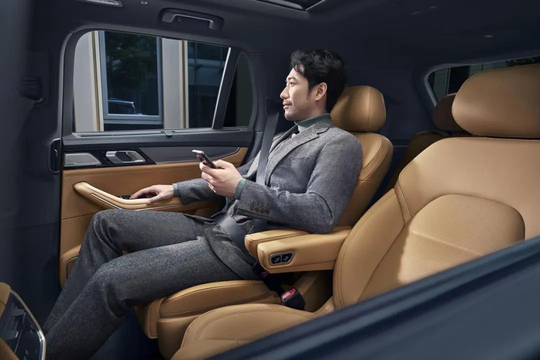 饱和式研发、亲和力价格，领克新09EM-P走出了中国特色高端化之路