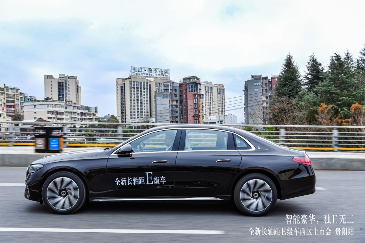 智能豪华，独E无二 | 梅赛德斯-奔驰全新长轴距E级车E-Class L亮相贵阳