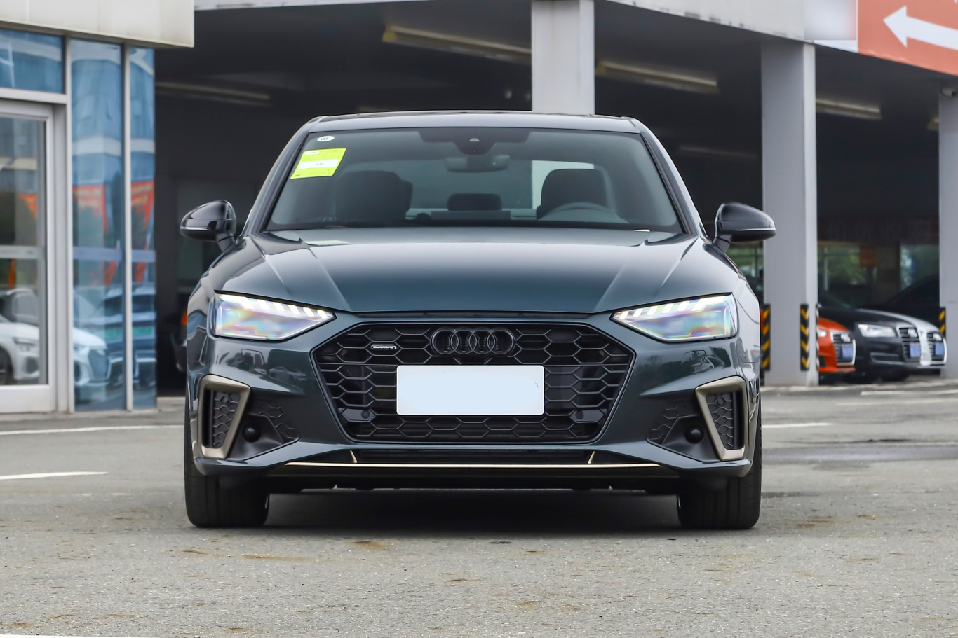 豪华与新贵硬碰硬，Model3对比奥迪A4L、宝马3系