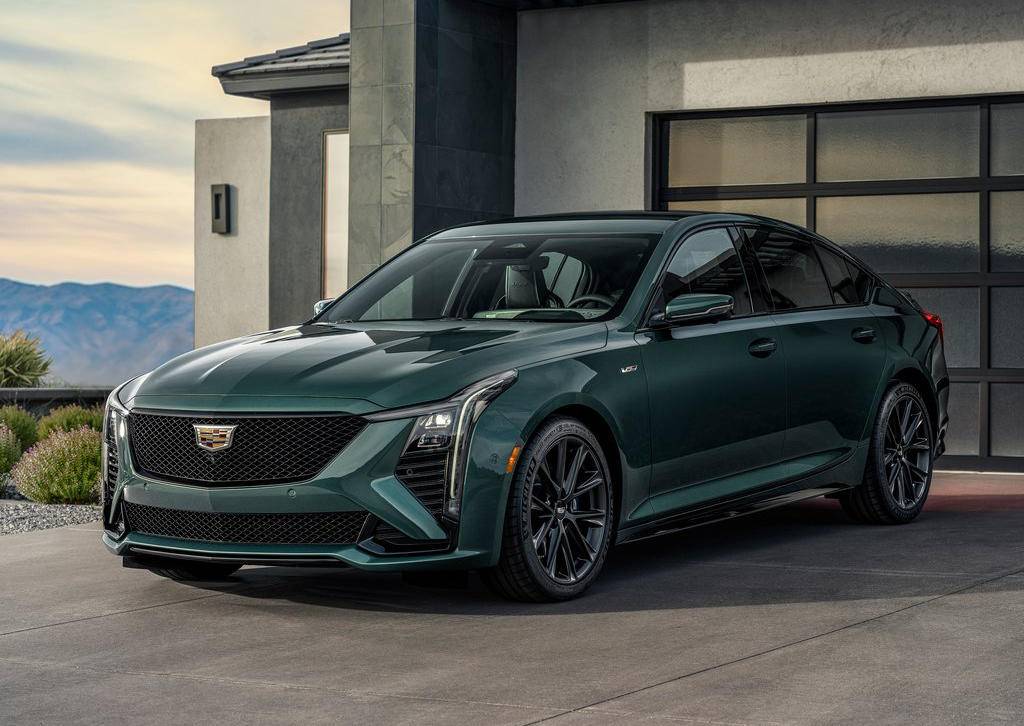 地表最速四门量产轿跑？搭6.2L机增V8+10AT，3秒级加速，极速322km/h