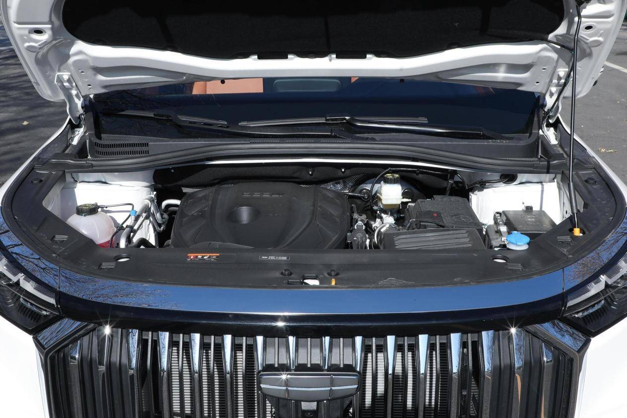 搭沃尔沃2.0T+7DCT，7座布局，豪越L新春吉利价12.19万起