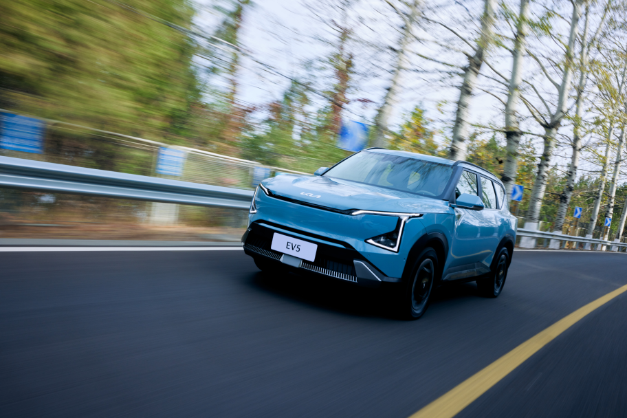 720Km续航，“满配”进化，起亚EV5长续航版本18.48万起售