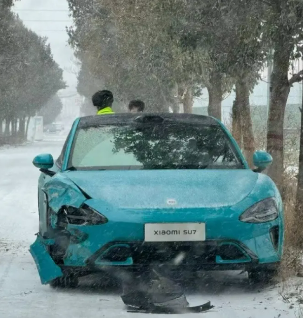 小米丨小米SU7首撞，价格疑似被曝：36.14万元