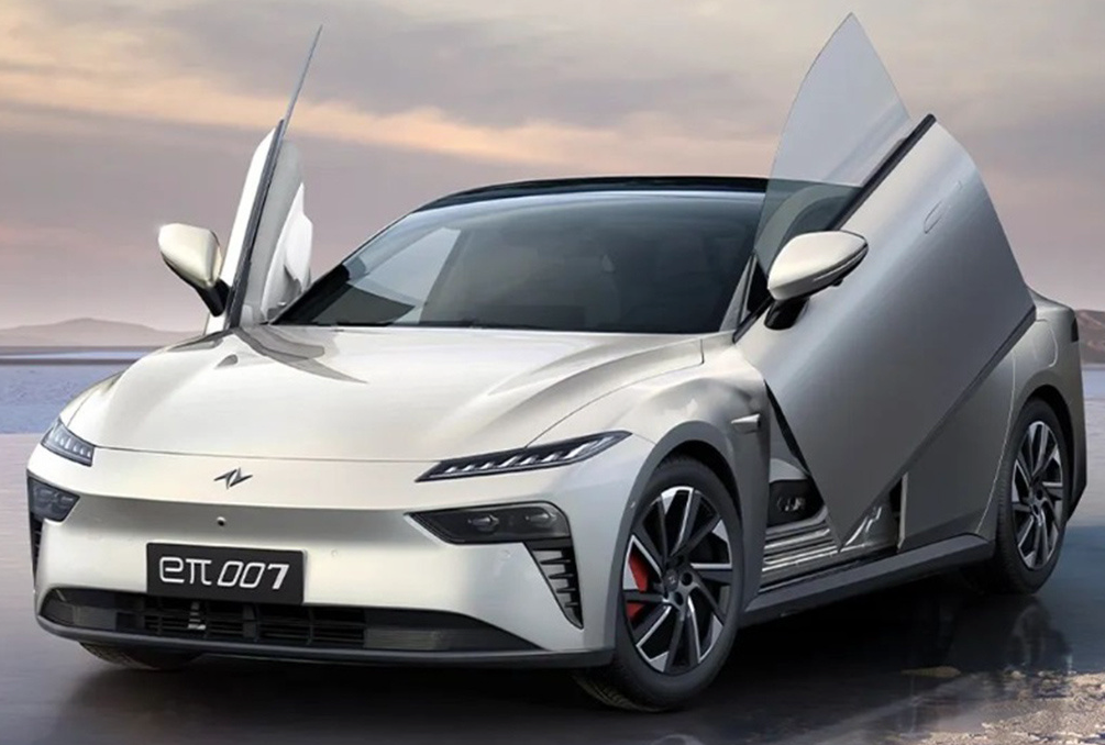 又一个给小米SU7定价打样的：3.9秒剪刀门15.96万起