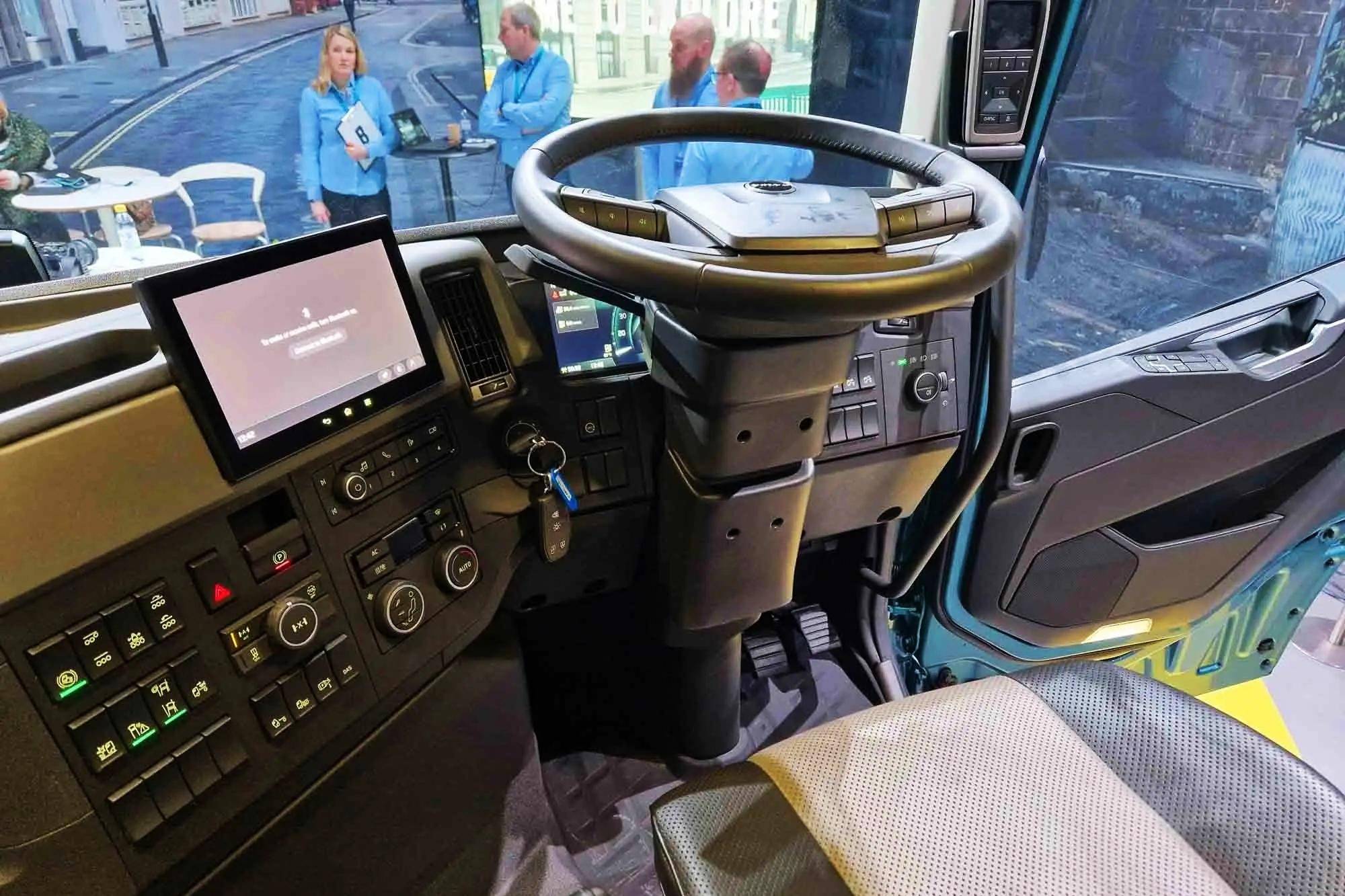 沃尔沃首款纯电平台卡车，FM Low Entry这些亮点值得学习