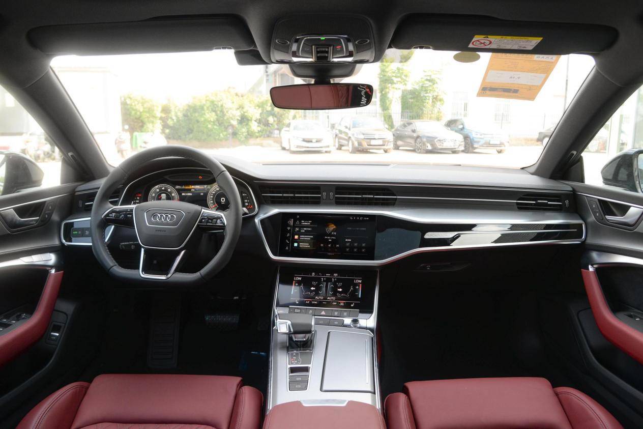 “西装暴徒”配RS套件，搭3.0T动力，新款奥迪A7L官图发布