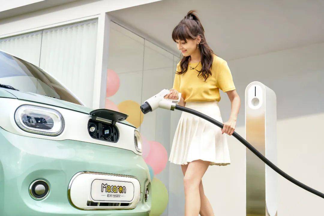 宏光MINIEV家族累计销售破120万，第三代马卡龙才是代步首选？