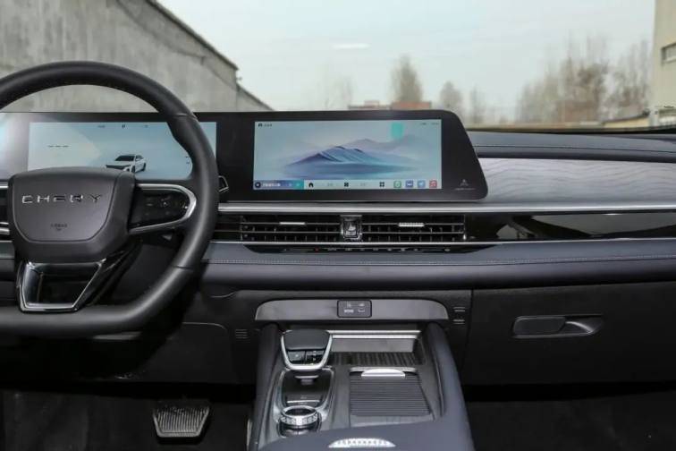 综合续航1400km，馈电油耗4.2L，1.5T插混奇瑞风云A8家用如何？