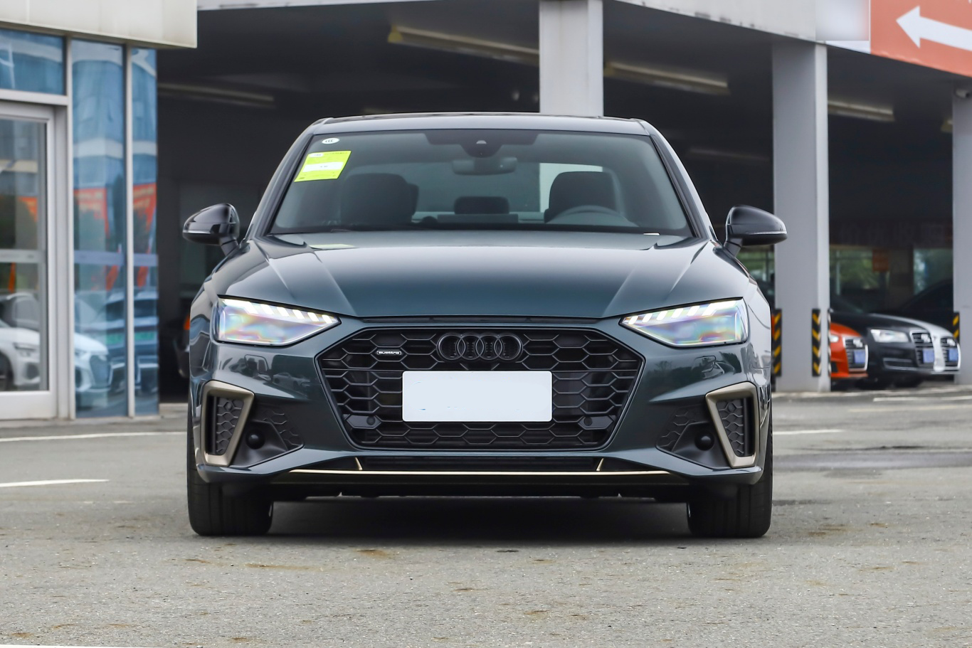 豪华车型该怎么选？奔驰C级对比奥迪A4L和凯迪拉克CT5