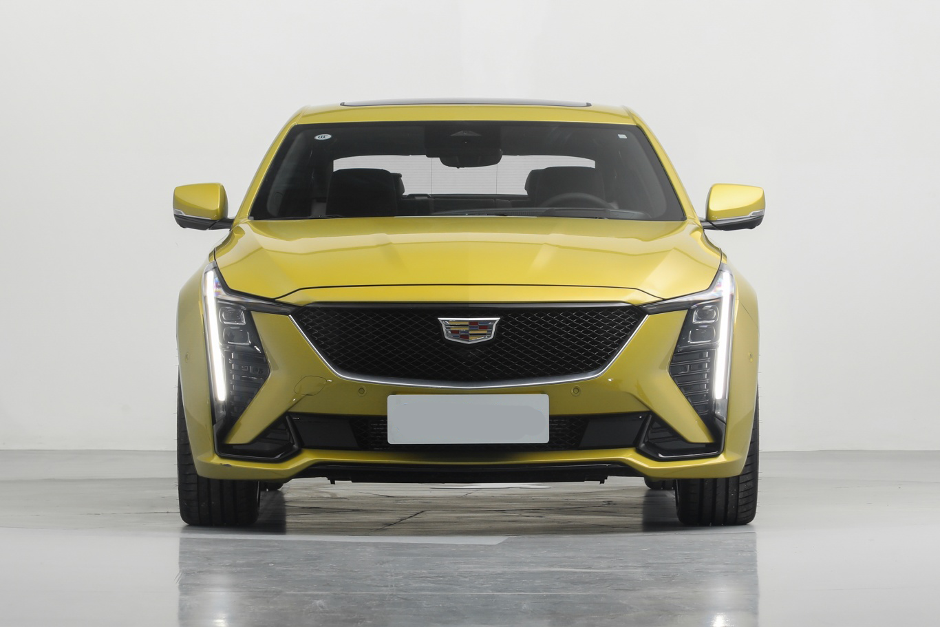 豪华车型该怎么选？奔驰C级对比奥迪A4L和凯迪拉克CT5