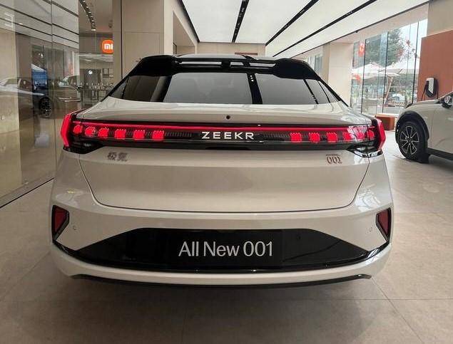 新款极氪001上市，价格配置解读，小米SU7应该如何定价？