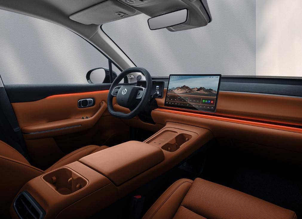 零跑C10开卷“价值战”，看完配置表后，想等L6的人沉默了？