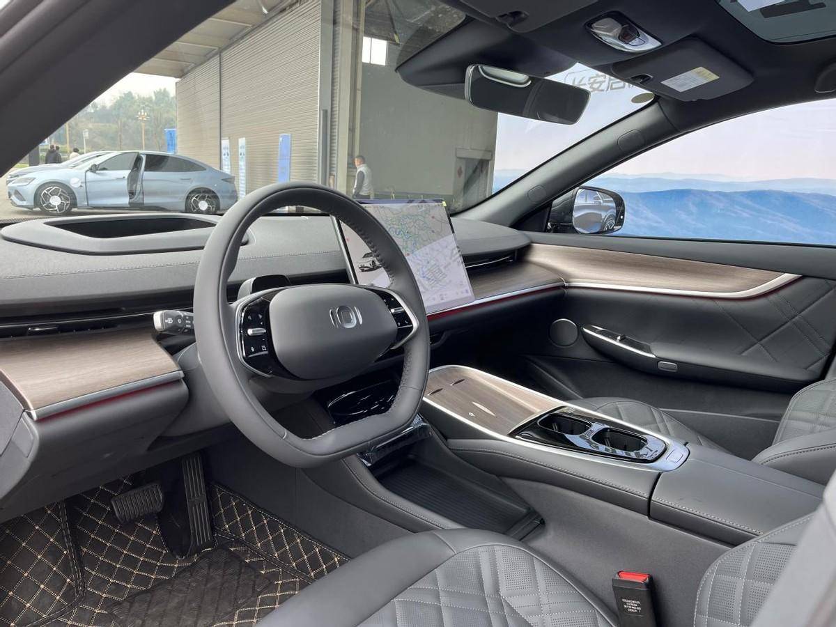 真香警告：试驾长安启源A07真香版，配置与性能都拉满