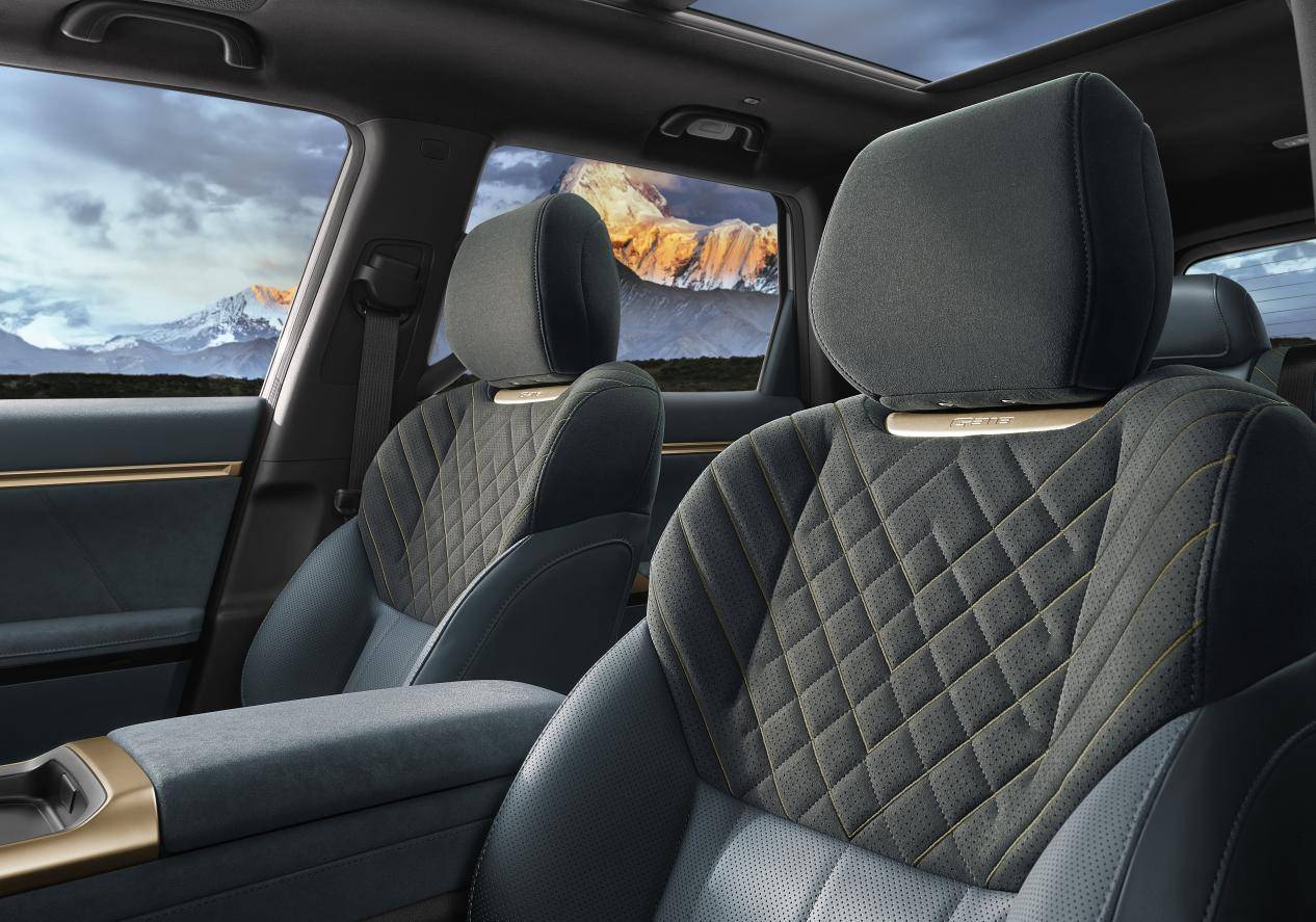 深蓝G318内饰首发，星际穿越舱开启登陆