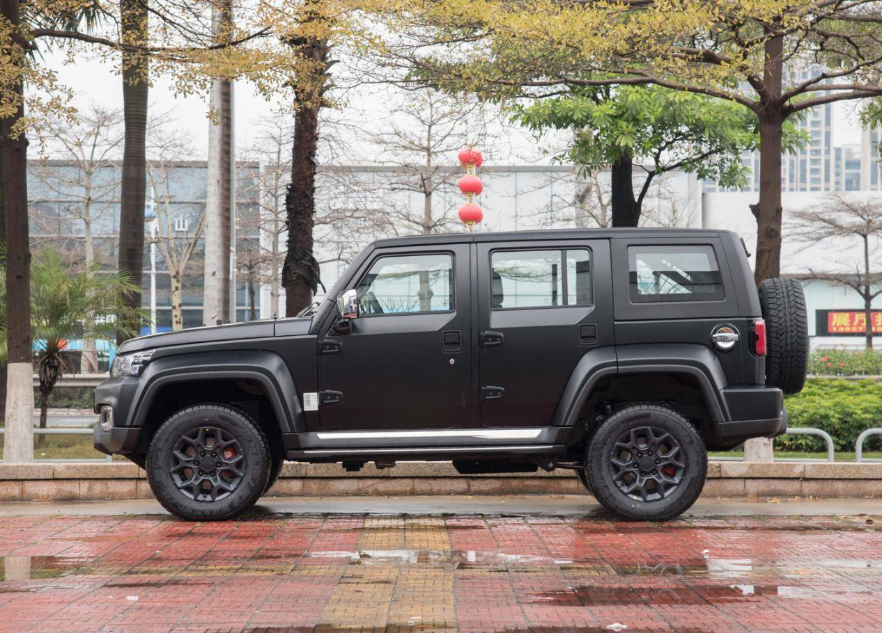 售价13.98万元起，北京BJ40荣耀版正式上市，提供两种动力可选