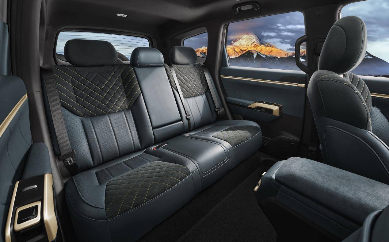 深蓝G318内饰首发，星际穿越舱开启登陆