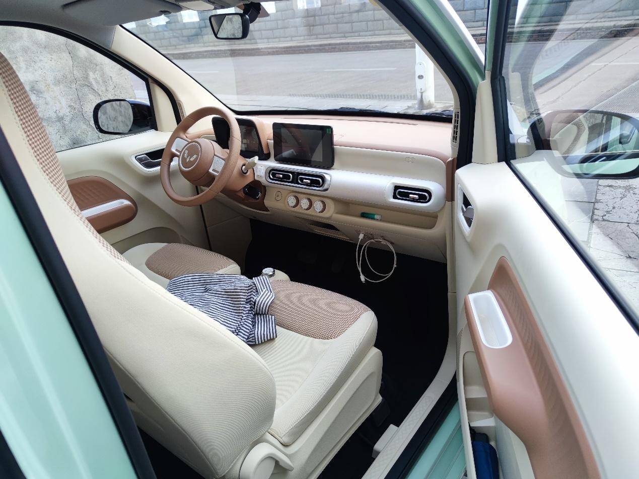 入手五菱宏光MINIEV第三代马卡龙，好看好开，又好玩？