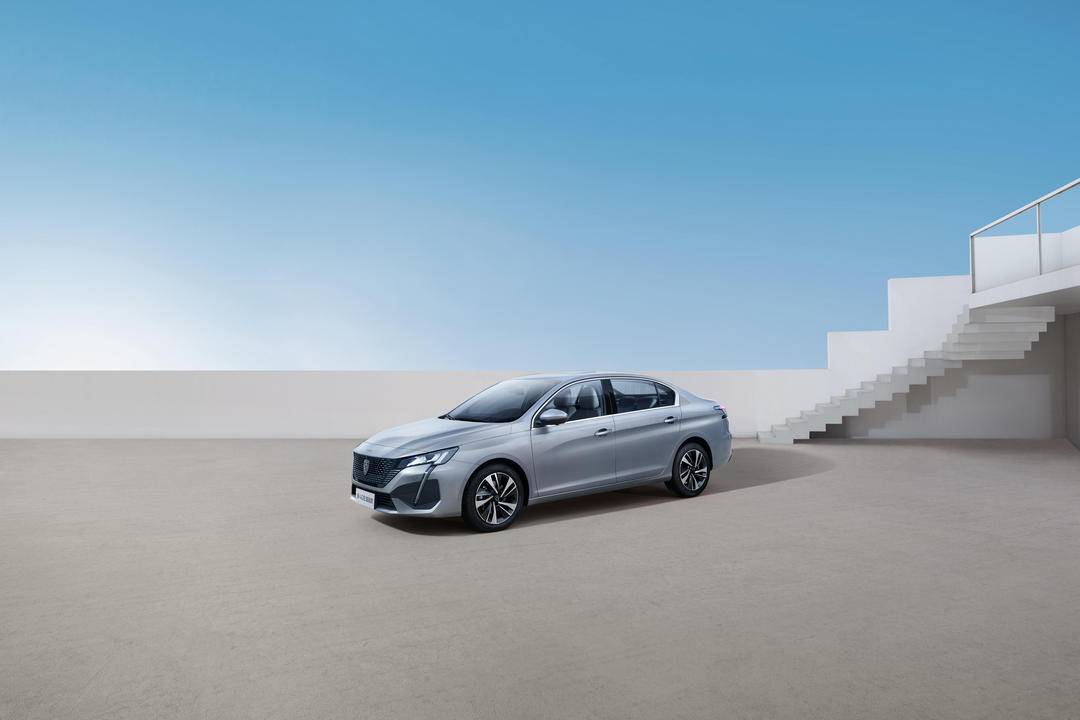 搭载新1.5T+6AT 法式六边形战士东风标致新408龘龘款上市