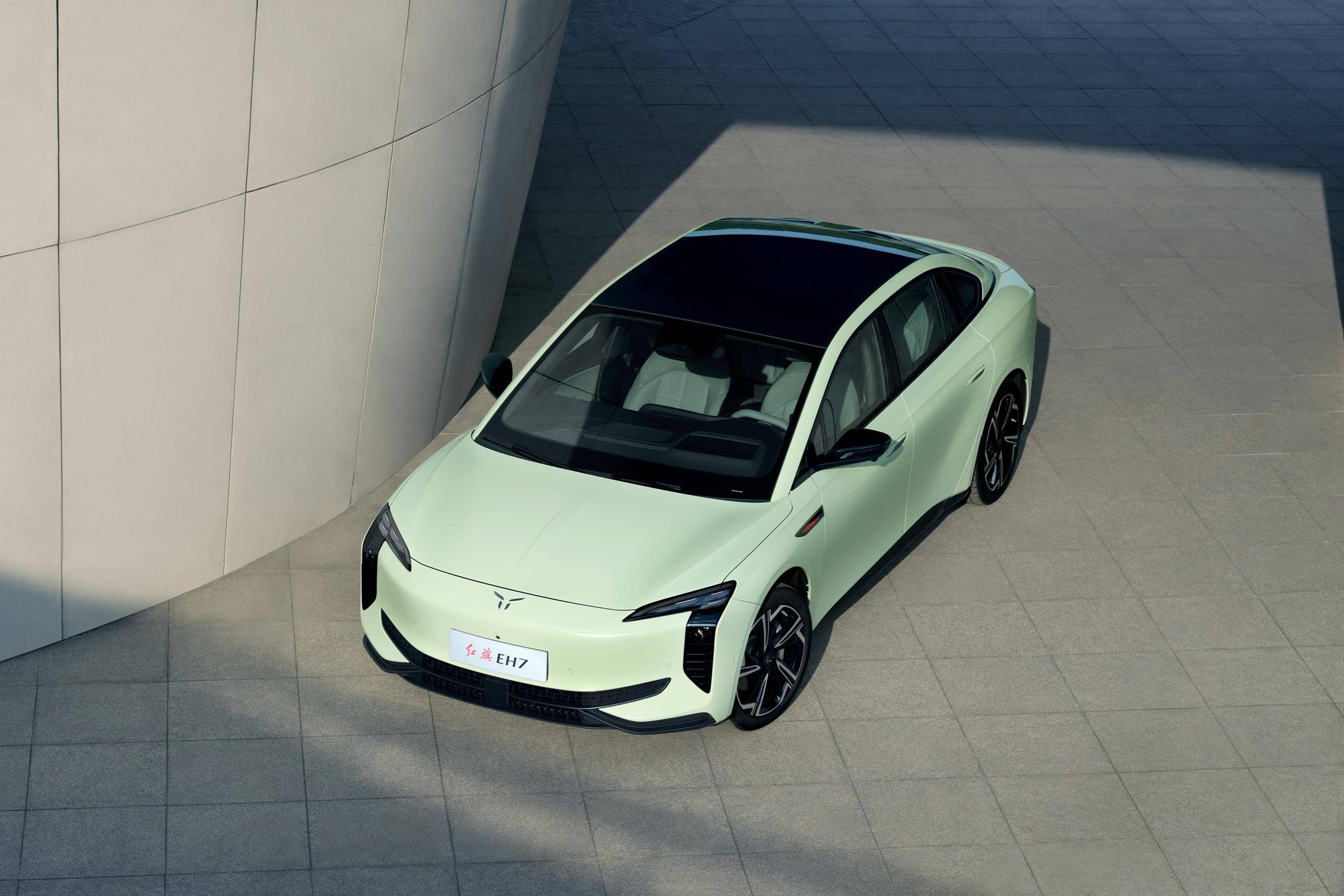 “尖兵”红旗EH7：电感十足好年轻，要火的节奏！