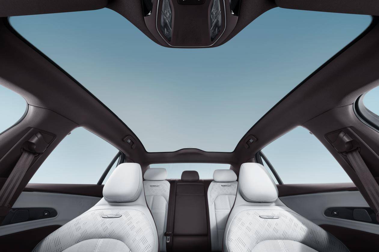 科技与颜值全面进阶 红旗EH7正式上市售价22.98万起