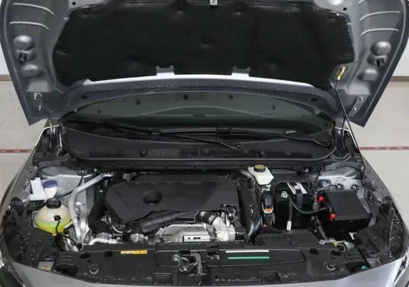 换载1.5T发动机，配备透明底盘， 标致新408龘龘款要大卖了？