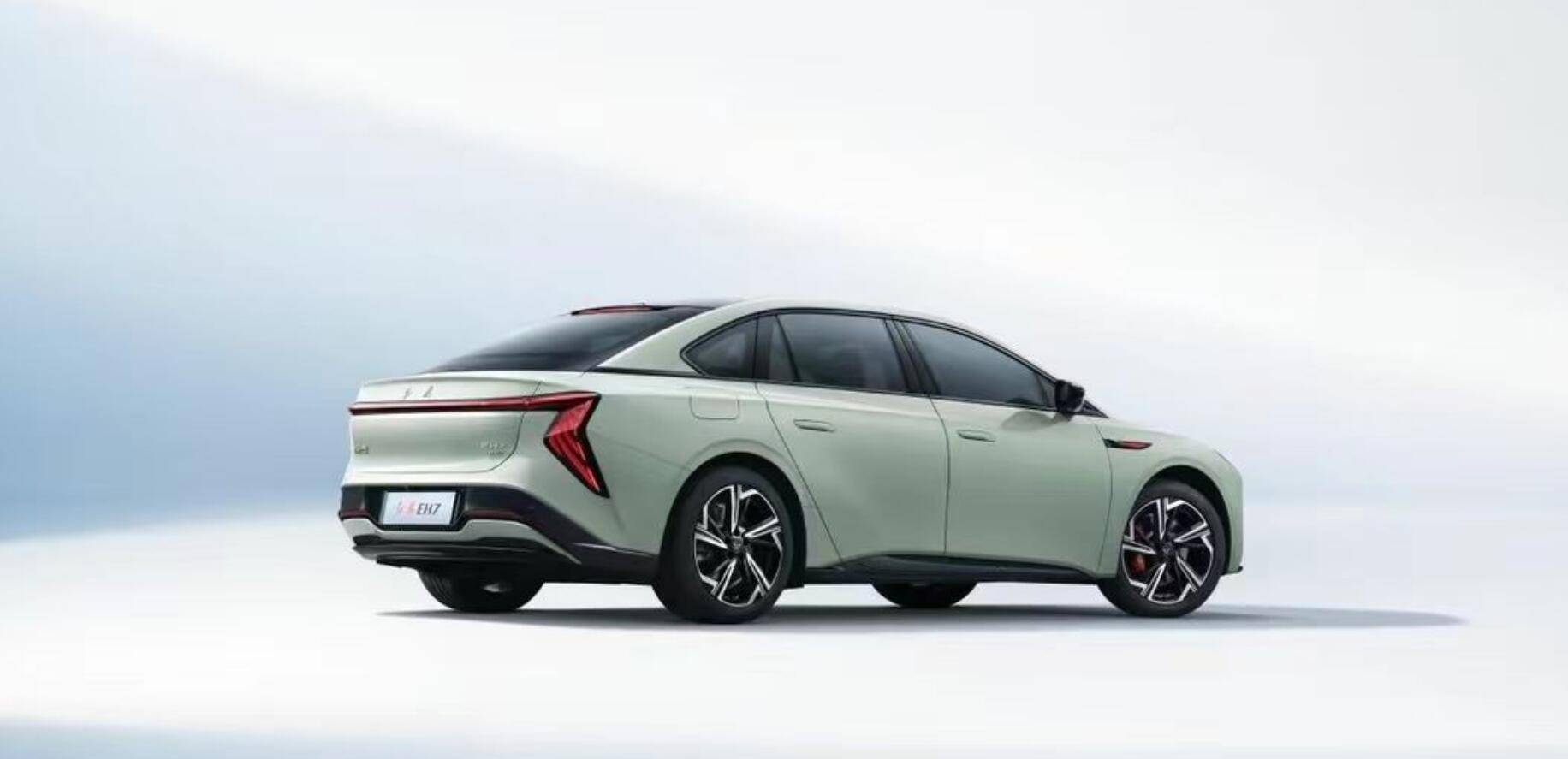 零百加速仅需3.5秒，续航高达820公里，红旗EH7重磅来袭