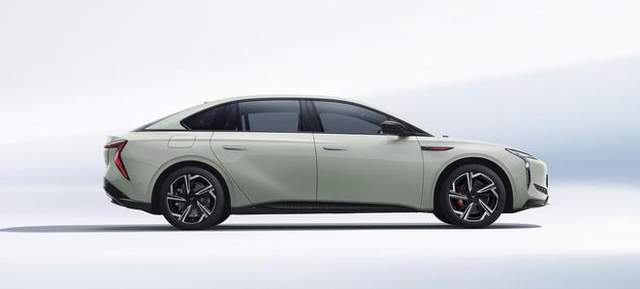 红旗丨红旗新能源-中大型纯电轿车EH7，22.98万元起售