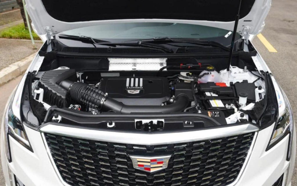 凯迪拉克低头了，XT5官降10万元，还看啥途观、CR-V