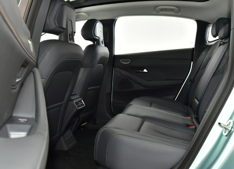 解读限时优惠一万元的深蓝SL03：成为“众矢之的”在预料之中