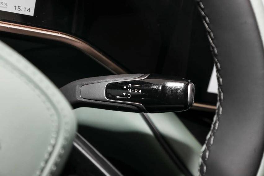 两驱动力超小米SU7，22.98万起售，3米轴距，红旗EH7上市