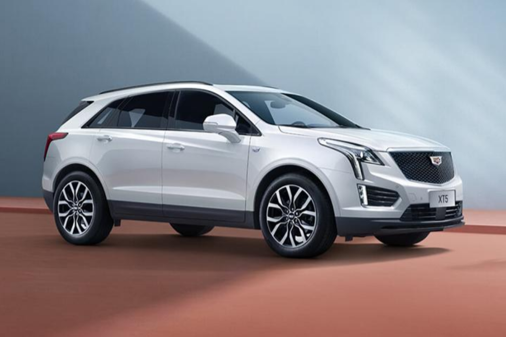 凯迪拉克低头了，XT5官降10万元，还看啥途观、CR-V