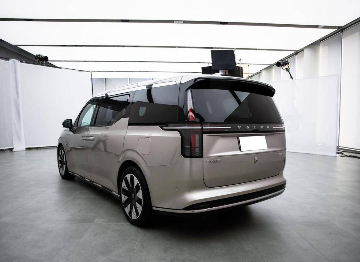 售价81.8万元，沃尔沃EM90开启交付，续航可达738公里