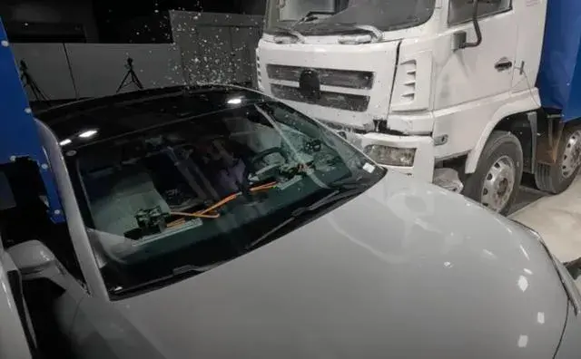 豪华车驾乘质感，最长续航665km，吉利银河E8“货真价实”？