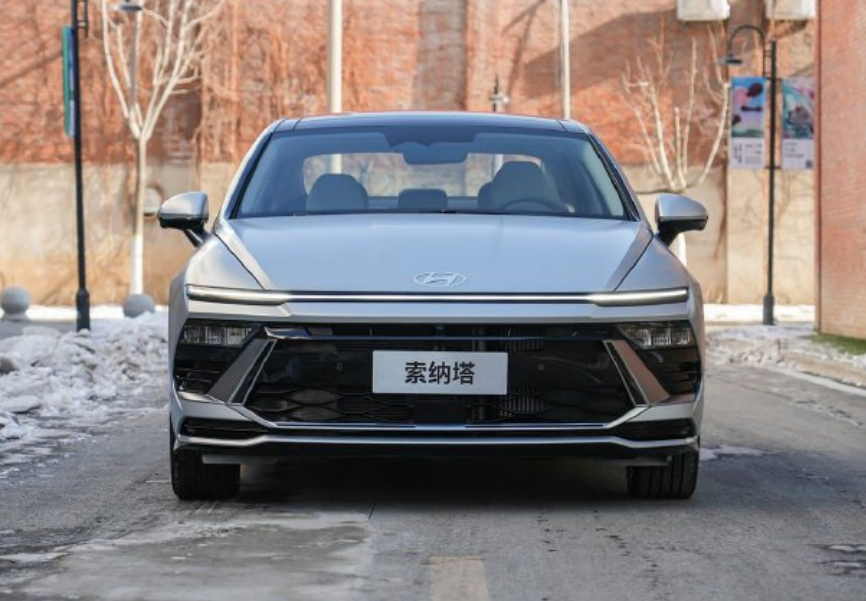 全新一代现代索纳塔上市：13.98万元起，全系标配8AT