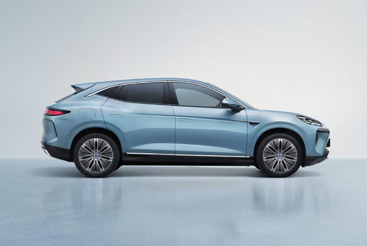 买车的再等等，腾势N7/电动Macan/哪吒L，这些新能源车在4月上市